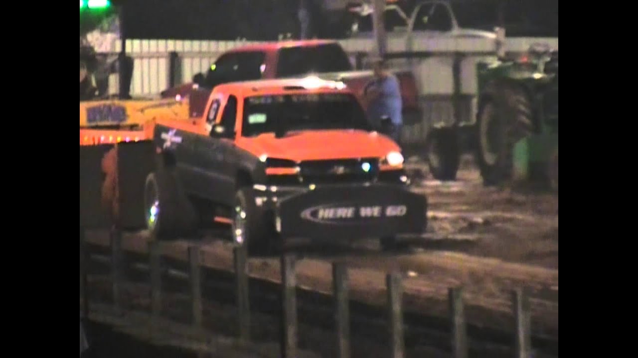 2 6 DIESEL TRUCK PULLS FROM 2013 MOORELAND INDIANA FREE FAIR - YouTube