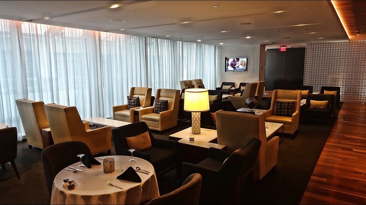 STAR ALLIANCE FIRST CLASS LOUNGE LAX - YouTube