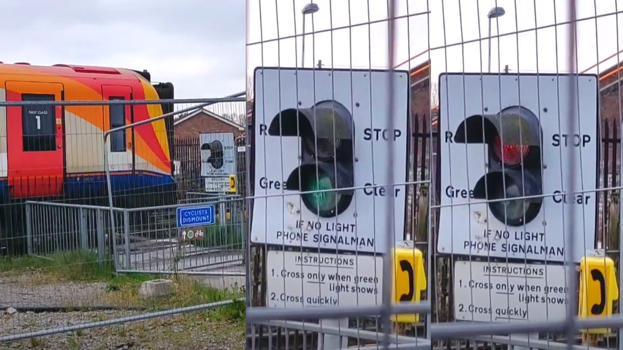 Wareham Level Crossing, Dorset - YouTube