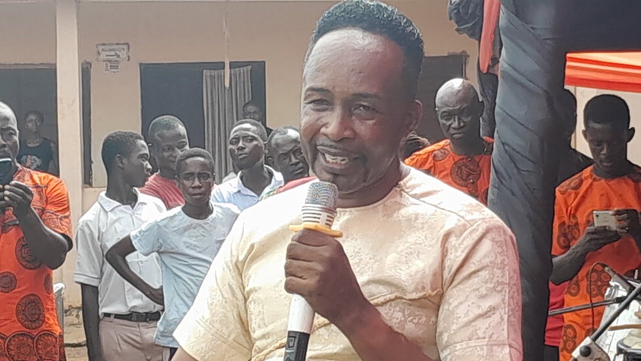 Nicholas Omane Acheampong hits the stage with the great Ampong wow - YouTube