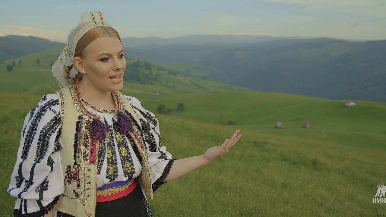 Andreea Vulcu - M-o ajuns doru' de munți | Cântec de uliță - YouTube