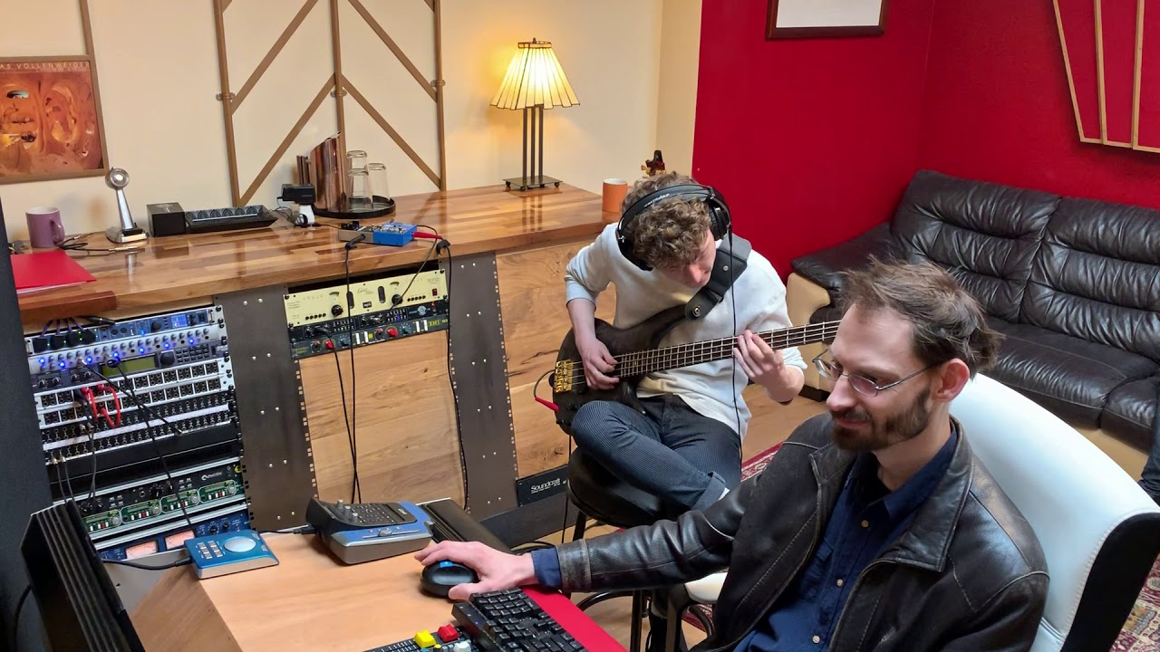 The Kanz - Joe Branch bass guitar solo - YouTube