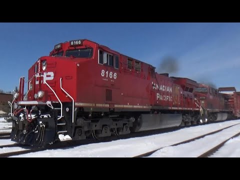CP 8166 (Ex CP 9620) west (CP 221) - YouTube