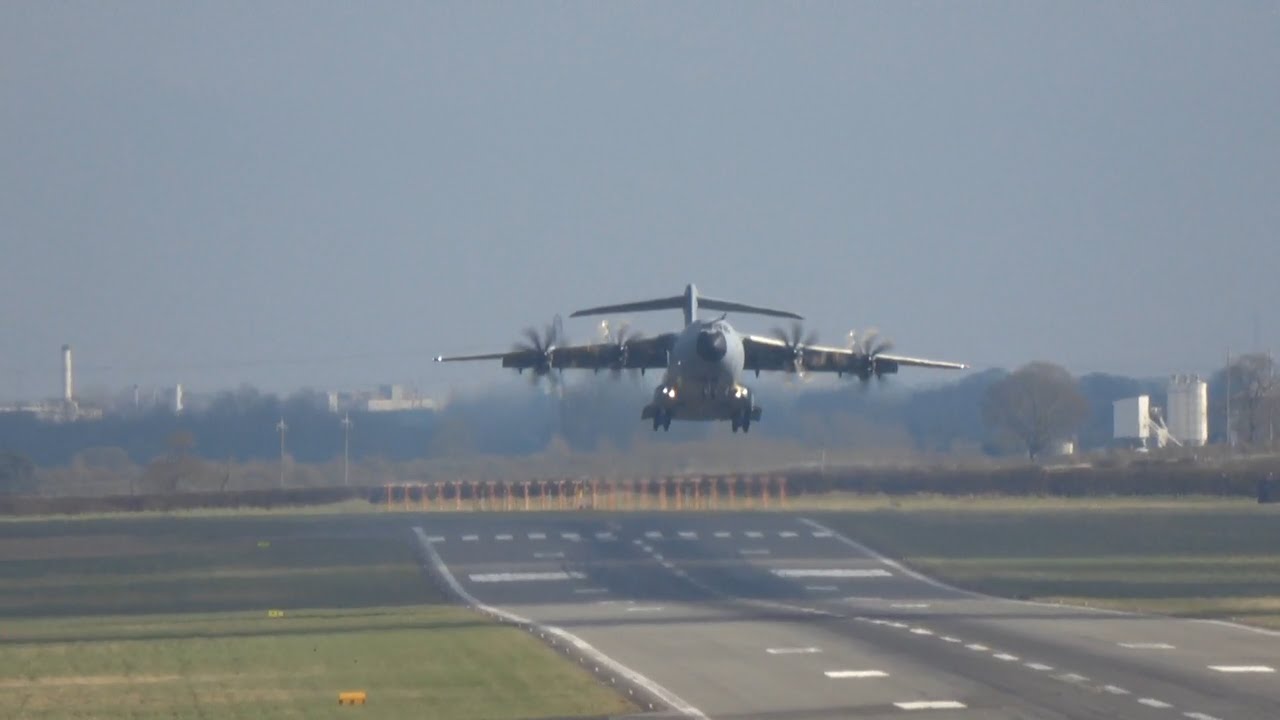 RAF A400M ATLAS + AIRCRAFT DIVERSION | NEWCASTLE AIRPORT PLANESPOTTING ...