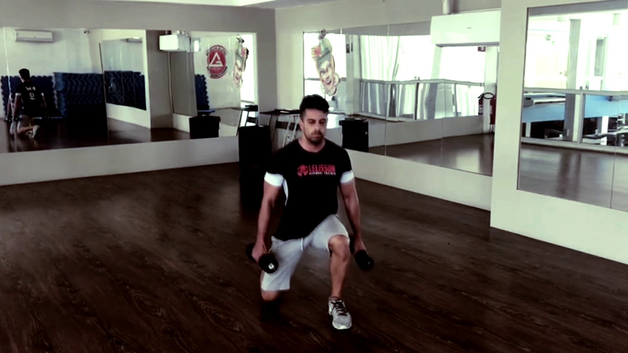 Passada alternada com halteres - YouTube