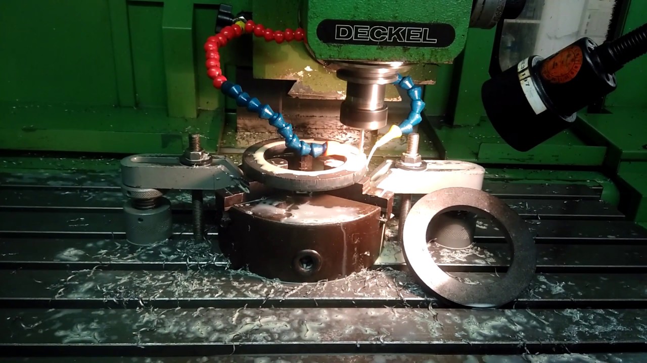 Lochkreis auf CNC Fräsmaschine Deckel FP4A bohren - YouTube