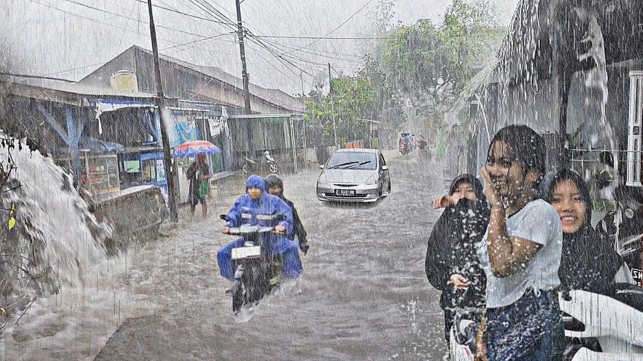 Extreme heavy rain walk 4K, flood and thunder inundation make me sleep ...