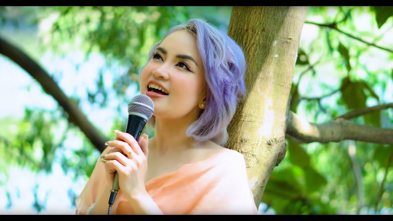 Mình Yêu Nhau Bình Yên Thôi - Candy Hoàng Hoa - YouTube