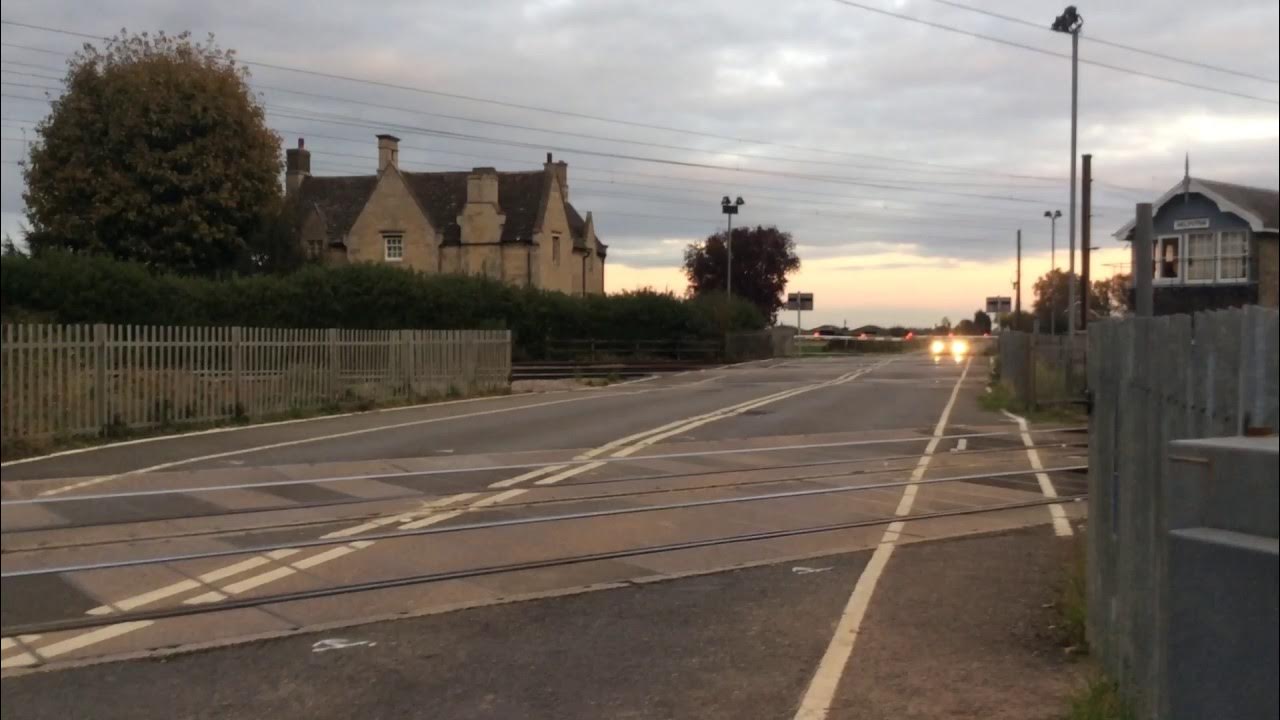 Helpston Level Crossing - Cambridgeshire - YouTube