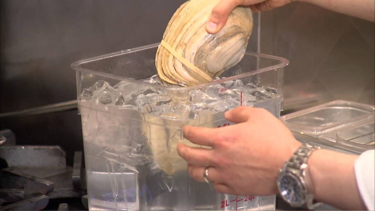 How to Clean a Horseneck Clam : Chef Skills & Prep Tips - YouTube