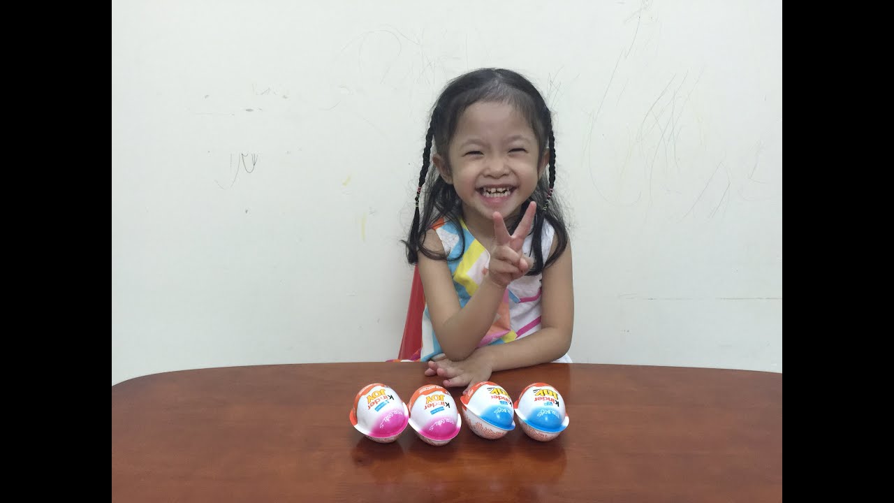 Bóc trứng socola Kinder Joy with Surprise Eggs - Đồ chơi Robo, con quay ...