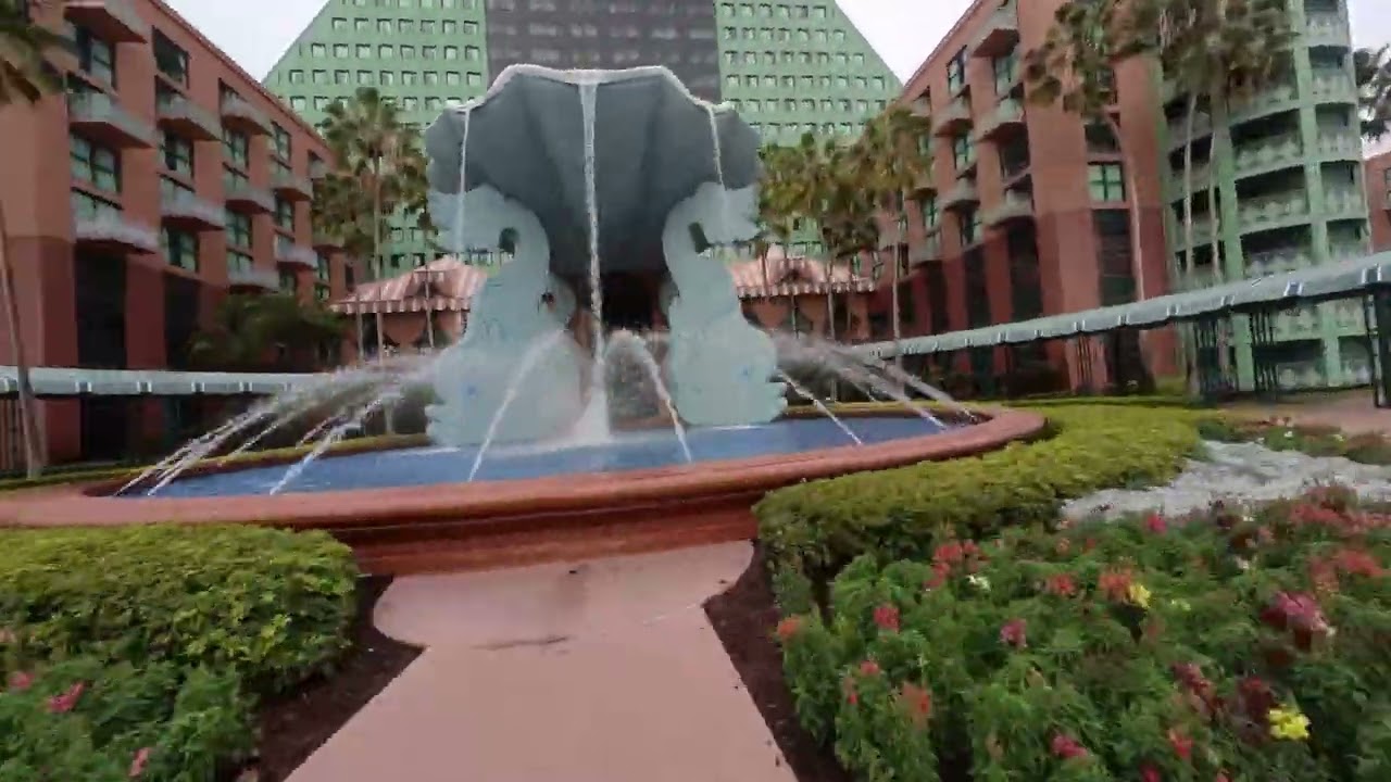 Swan Reserve walk to Swan and Dolphin Resort pools at Walt Disney World ...