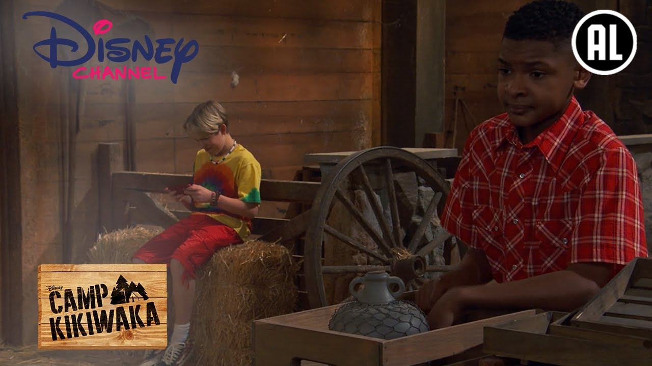 Camp Kikiwaka | Le chapeau perdu | Disney Channel BE - YouTube