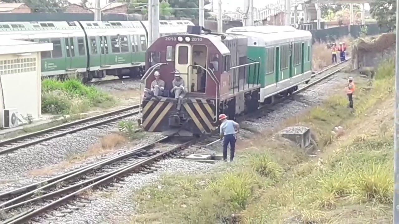 Locomotiva GE - U5B 2010 da FTL. Manobra com o Pidner no Vila das ...