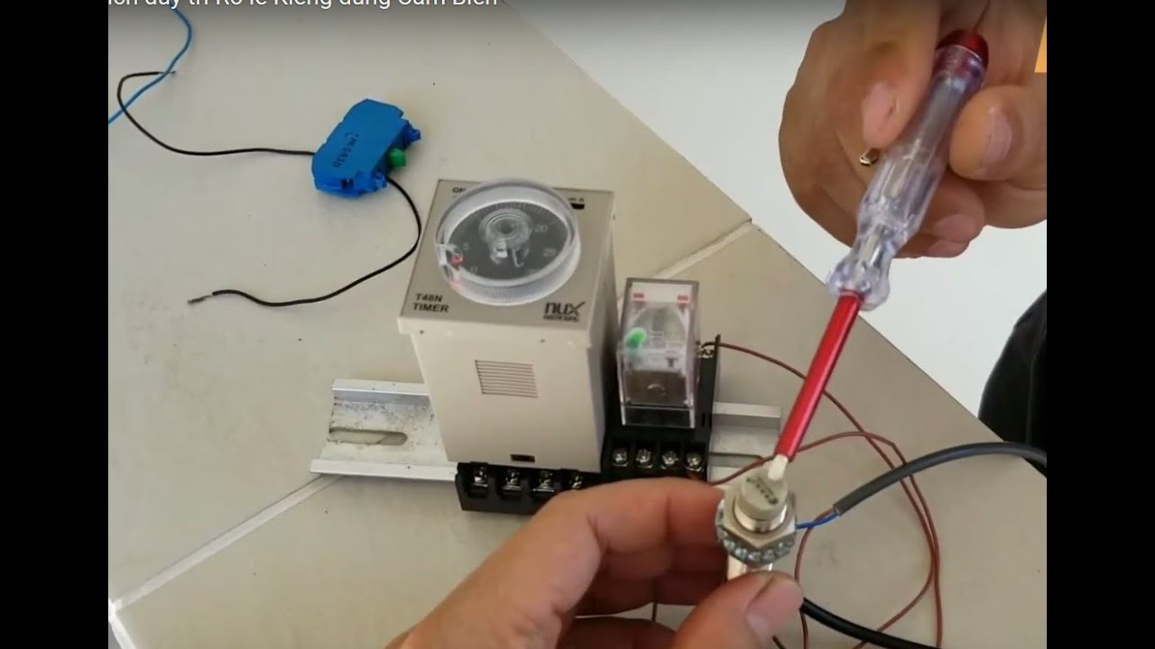 Mạch kích duy trì Rơ le Kiếng dùng Cảm Biến - YouTube