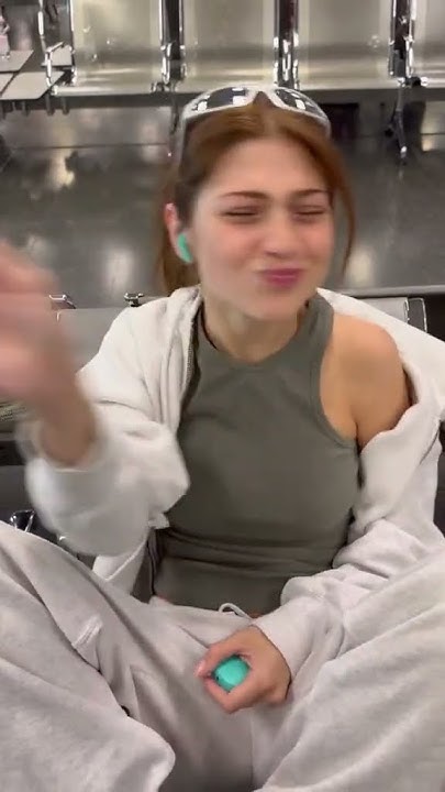 indovina la canzone che sto ascoltando con le mie cuffiette swag #nickypassarella - YouTube