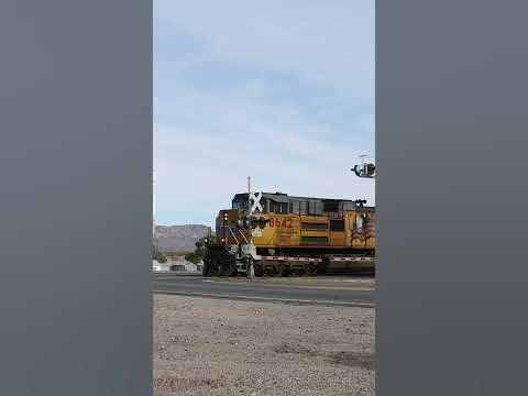RAILFANNING SHORTS UP 8642 WB MP 737.8 NEEDLES SUB 11 26 2023 #freighttrain #railway #train ...