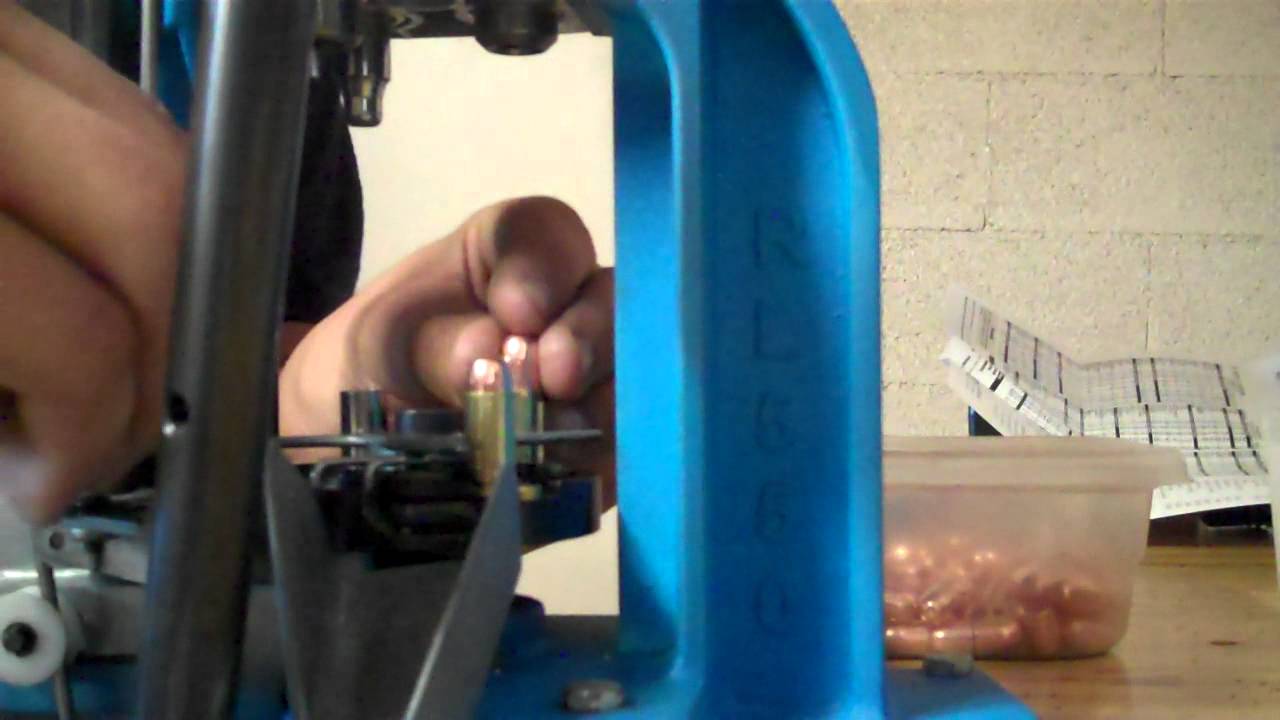 Reloading .40S&W on Dillon RL550B - YouTube