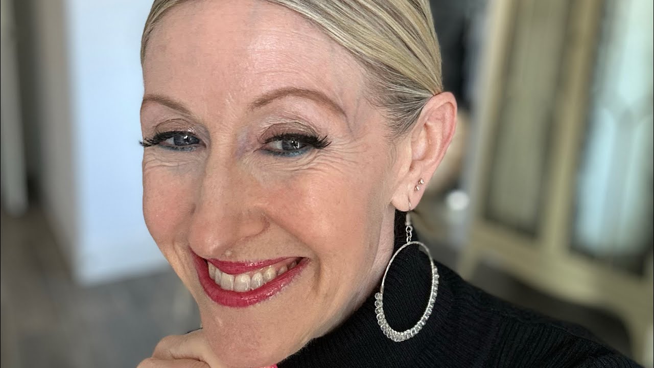 How to Build an Effortlessly Chic Capsule Wardrobe - YouTube