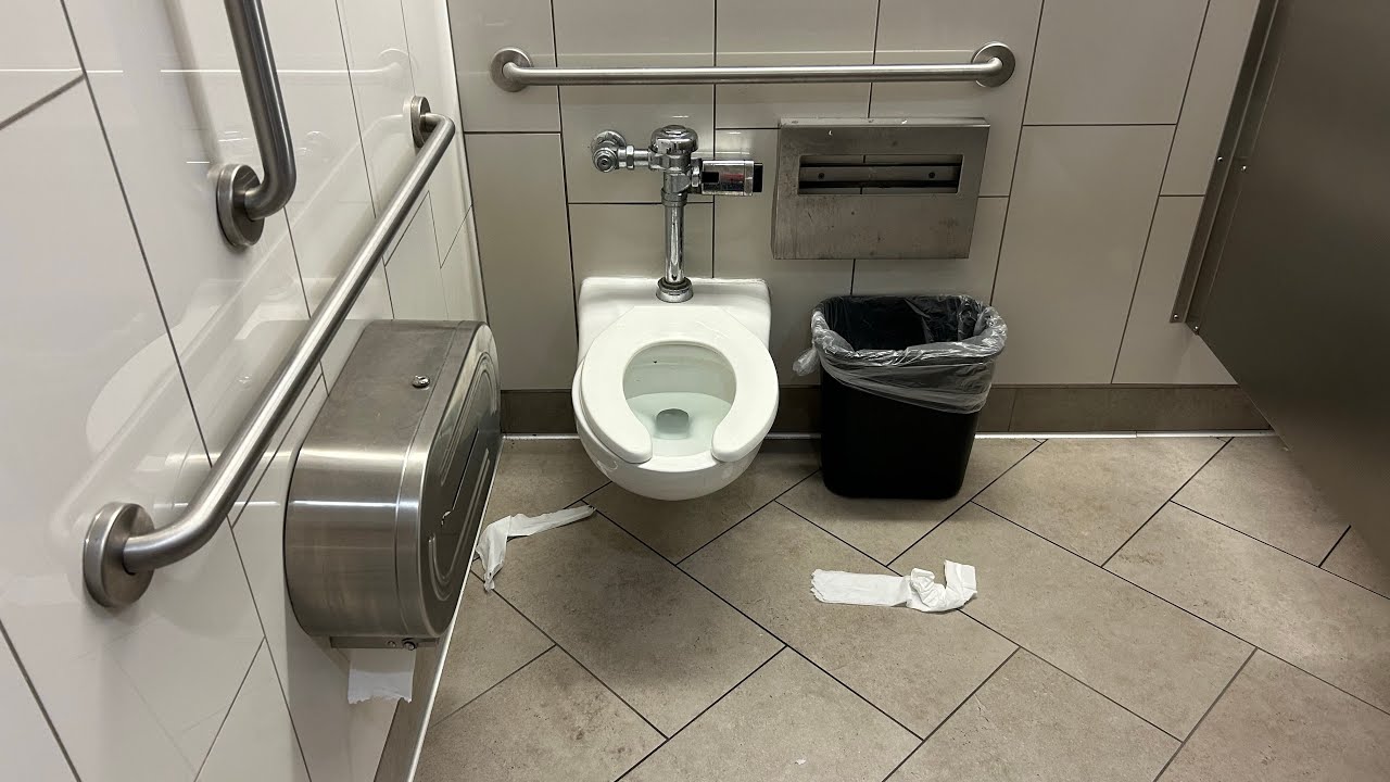 204. 2010s Kohler Kingston Toilet at San Marcos Premium Outlets. - YouTube