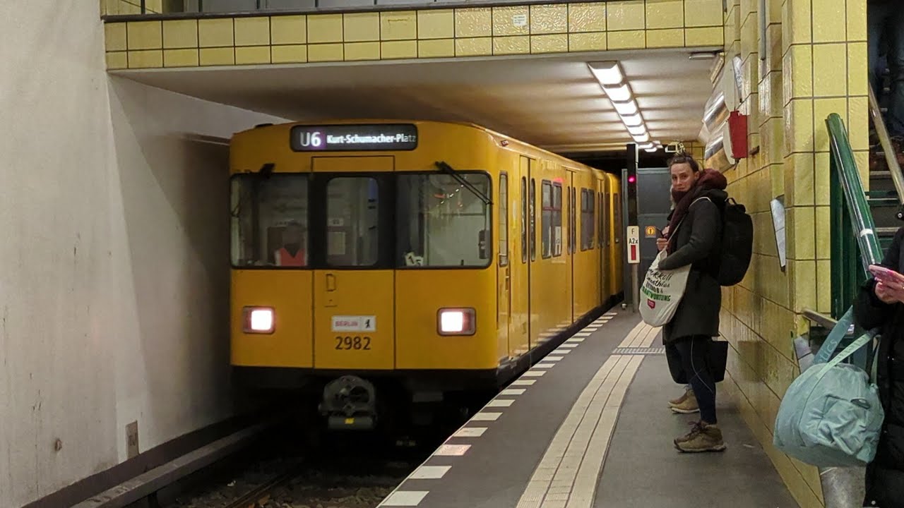 BVG F92 arriving at S+U Friedrichstraße on U6 (U-Bahn) - YouTube