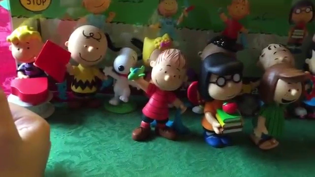 Peanuts collector's figure set |The peanuts GANG is all here! - YouTube