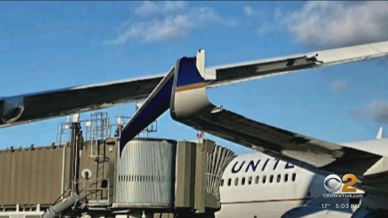 2 planes clip wings at Newark Airport - YouTube