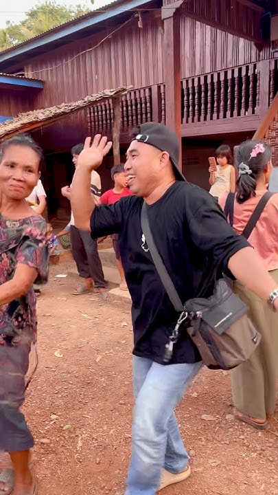 Saw Eh Khu အဆိုတော် သရုပ်ဆောင်တော် မကဘူး အကလဲတော်တယ်နော် 😁😁🤣 - YouTube