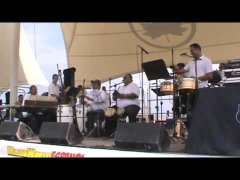 Ricky Salas canta con Arturo Ortiz & 7 con Calle - YouTube
