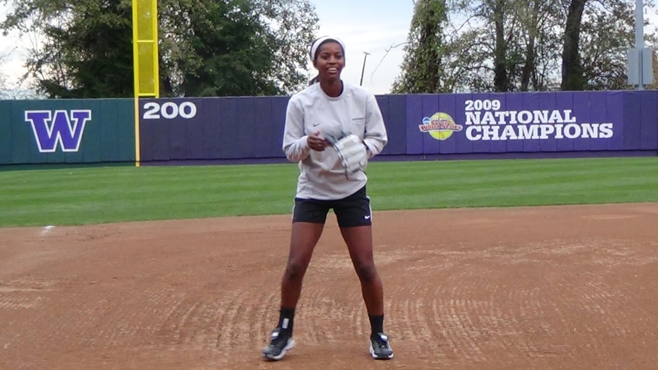 Dynamic Throwing Washington Softball - YouTube