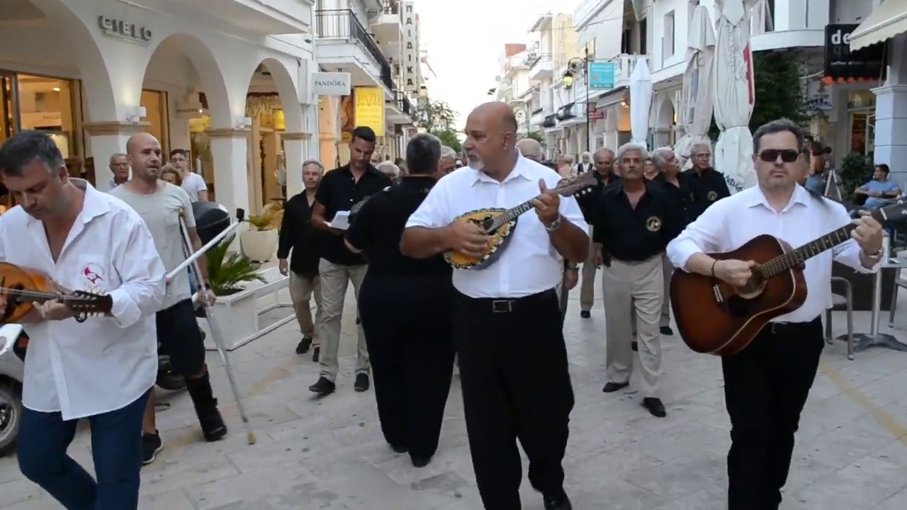 "Μια βαρκούλα θ' αρματώσω" - Χορωδία Φανερωμένης με συνοδεία ...