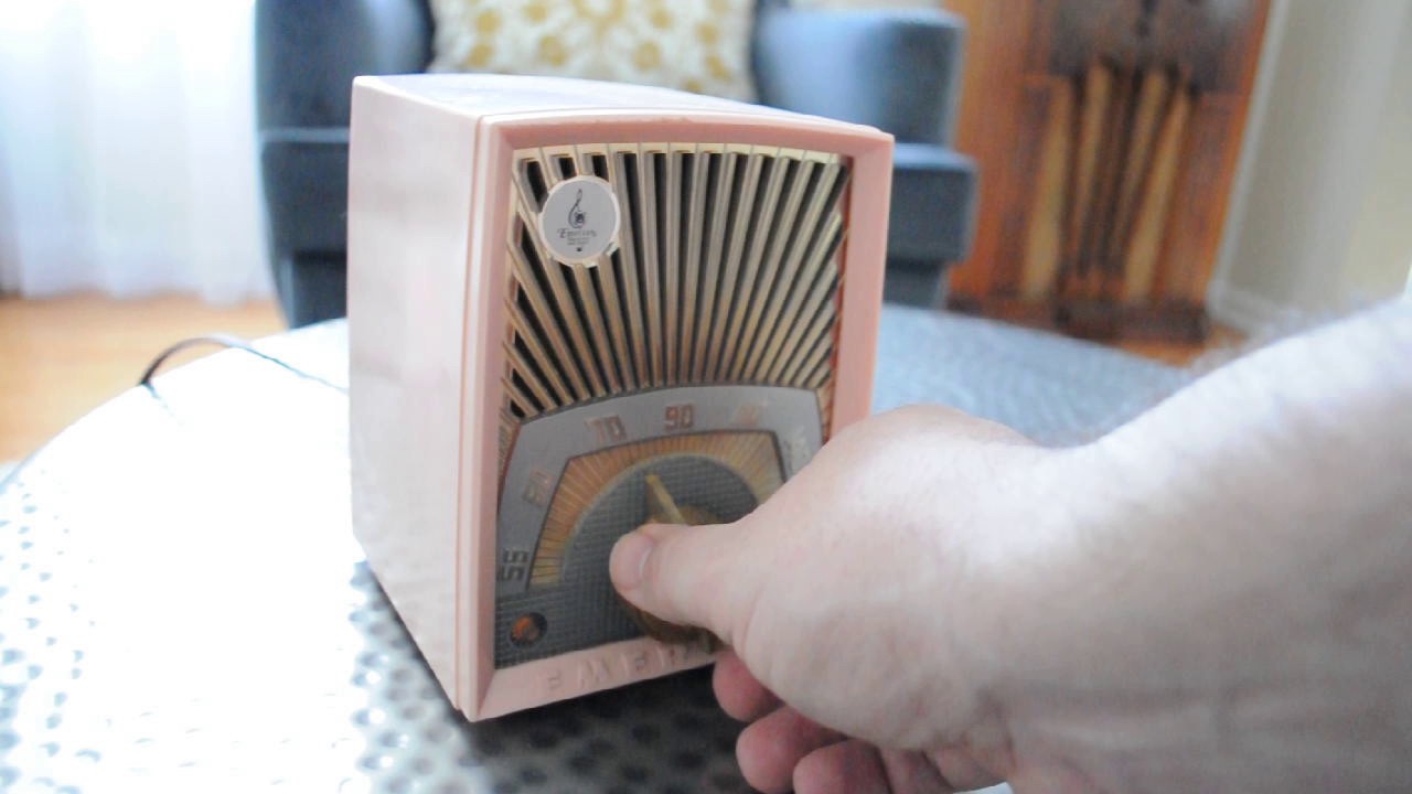 1955 Emerson 707B Sunburst Radio (ALL ORIGINAL) - YouTube