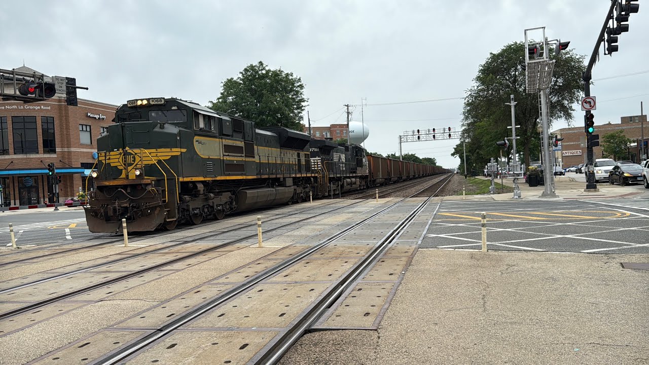 NS 1068 (Erie) Leads BNSF C-CNMATM + Metra Train #2012 + BNSF H-BRCGAL At LaGrange Rd On 7/19/25 ...