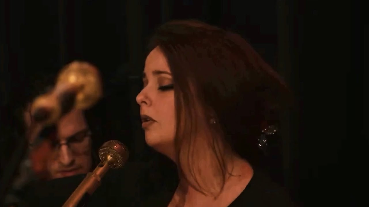 Bee Taylor WoodSongs Performance “Doing Things” Lexington, KY - YouTube