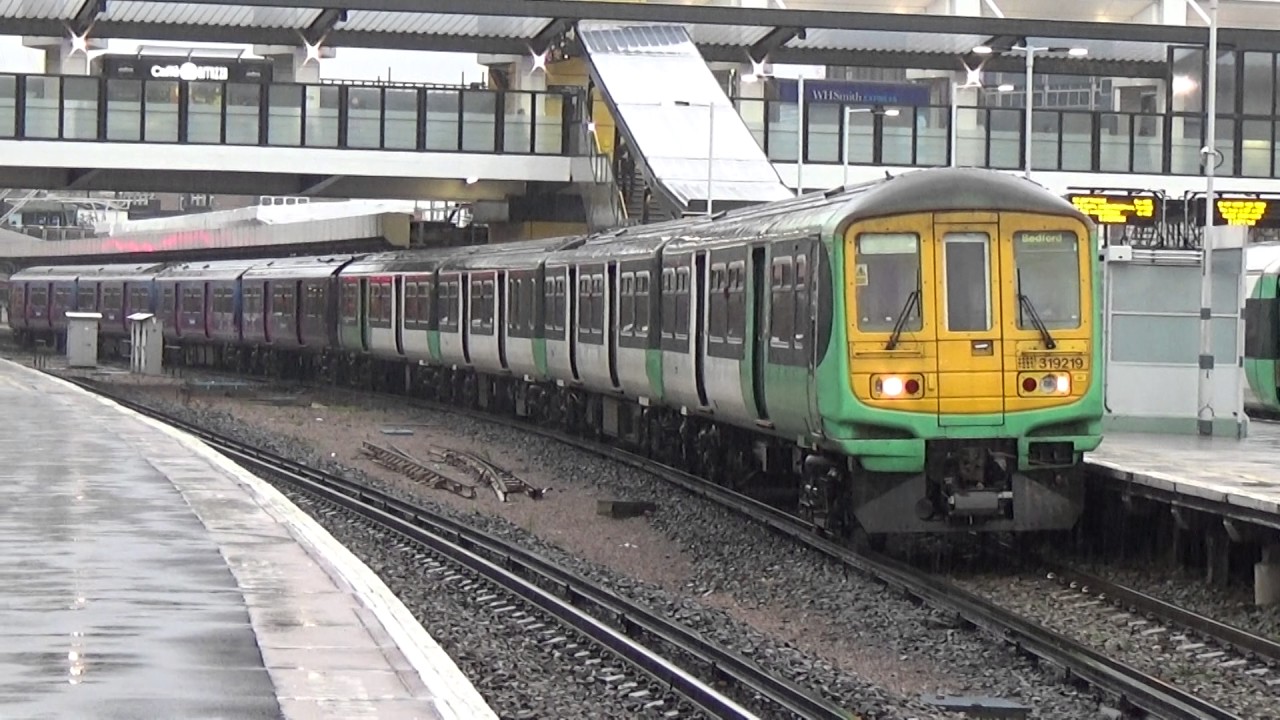 Southern 319219 and Thameslink 319431 departing East Croydon - YouTube