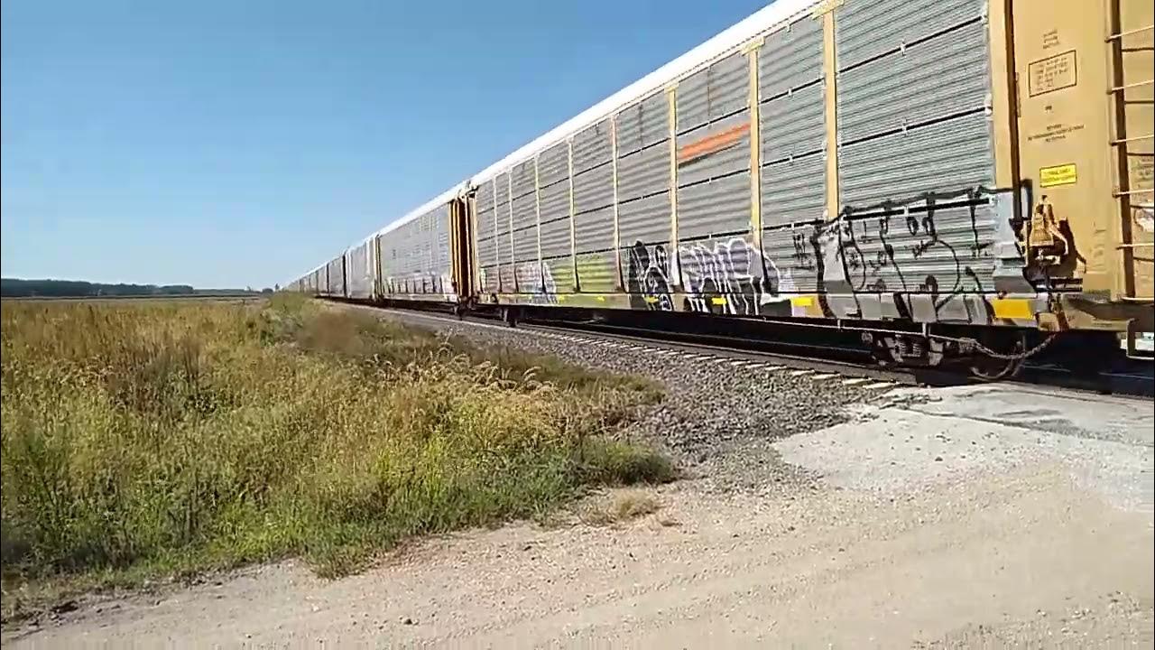 UP Thundercab SD70ACe leads an Auto rack train - YouTube