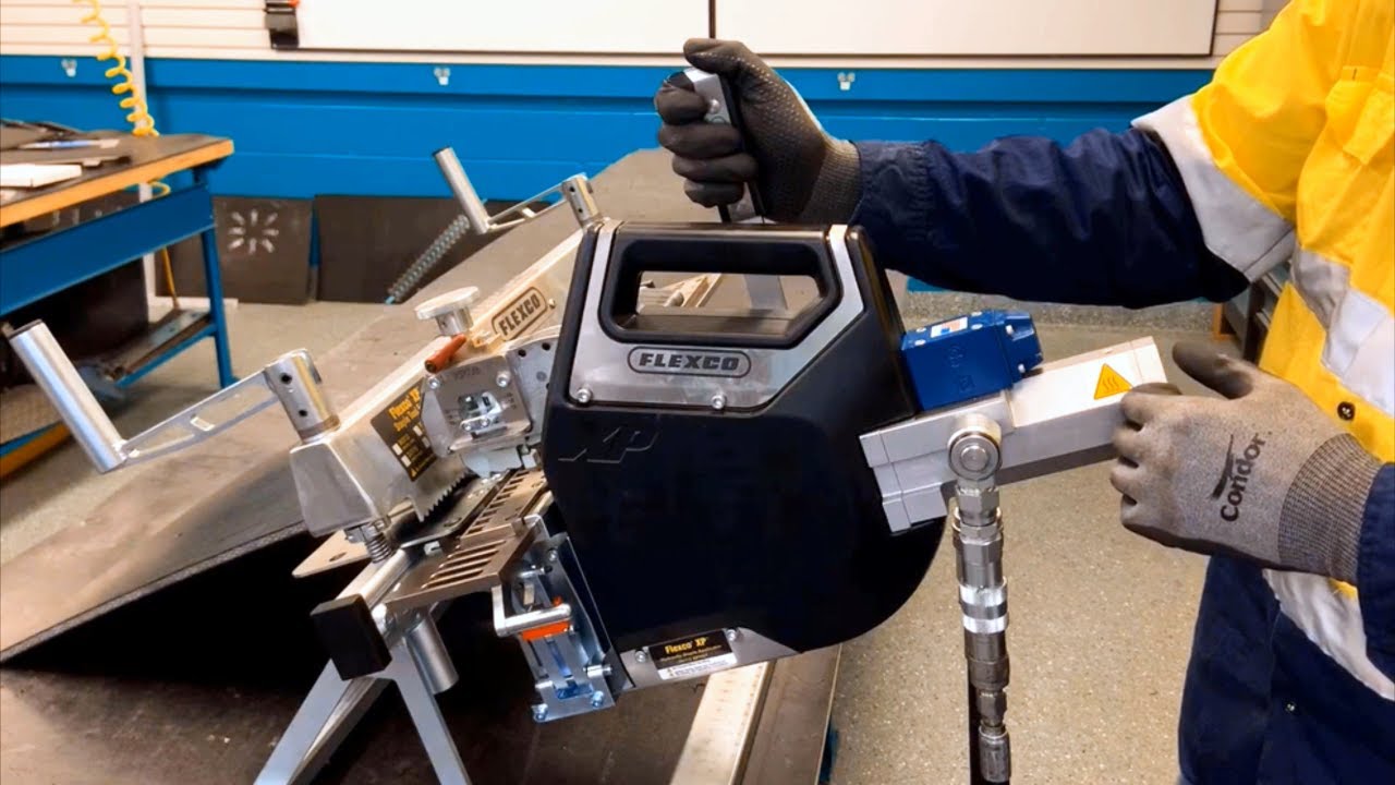 Flexco® XP™ Staple Hydraulic Applicator Installation - YouTube