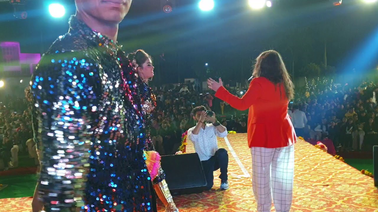 BOLLYWOOD SINGER SUMEDHA KARMAHE WITH MANTRA7EVENTS.9557011211 - YouTube