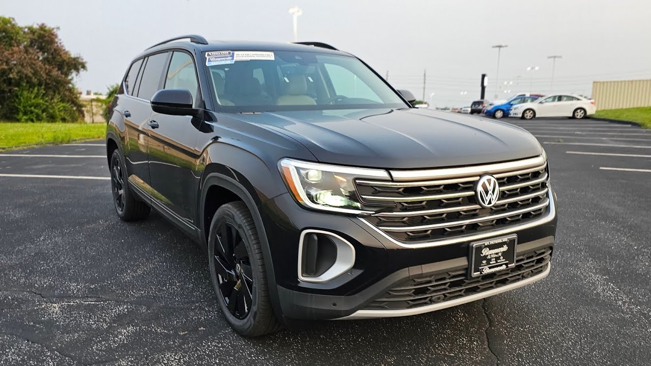 2025 VW Atlas SE w/Technology 360° quick view w illuminated logos and ...
