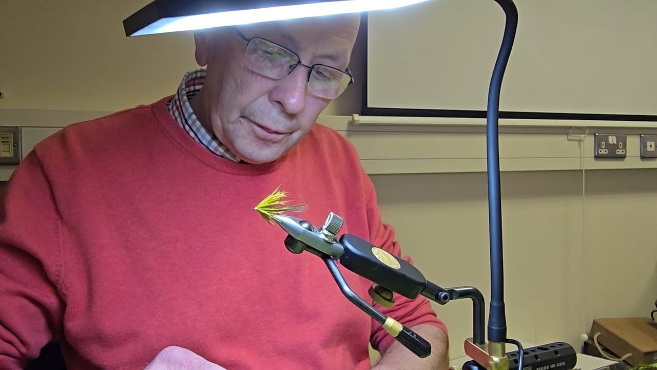 Mark Robinson tying the Mc Phail Mayfly- Lisburn fly tying club 17/12 ...