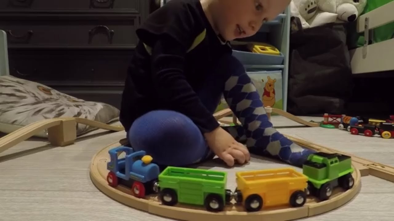 Petter leker med BRIO tog togbane | Thomas toget - YouTube