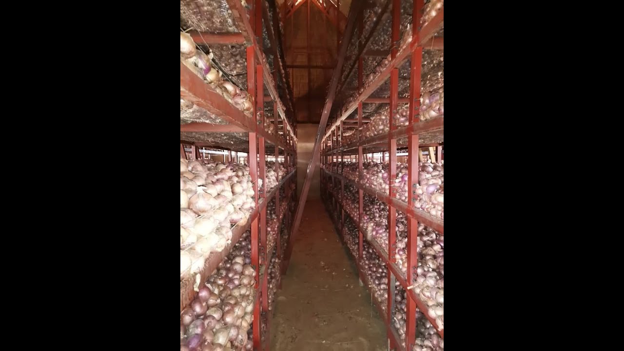 Magasin de stockage L'oignon qui rit - Burkina Faso - YouTube