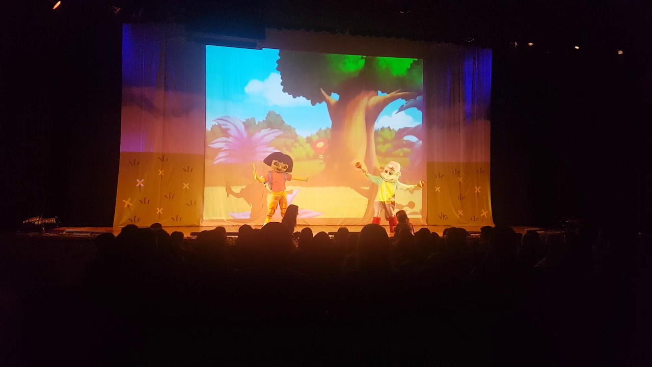 DORA NO TEATRO - YouTube