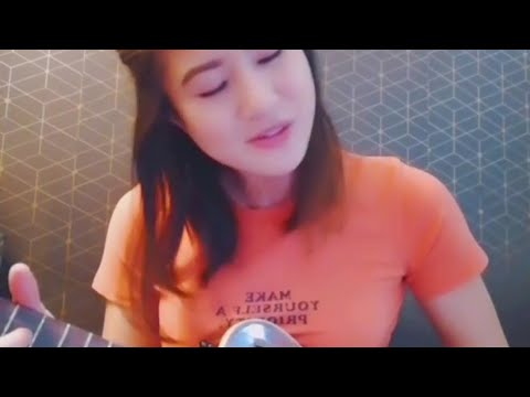 Elizabeth Tan | Cantik Lizzy Menyanyi Sambil Main Ukelele