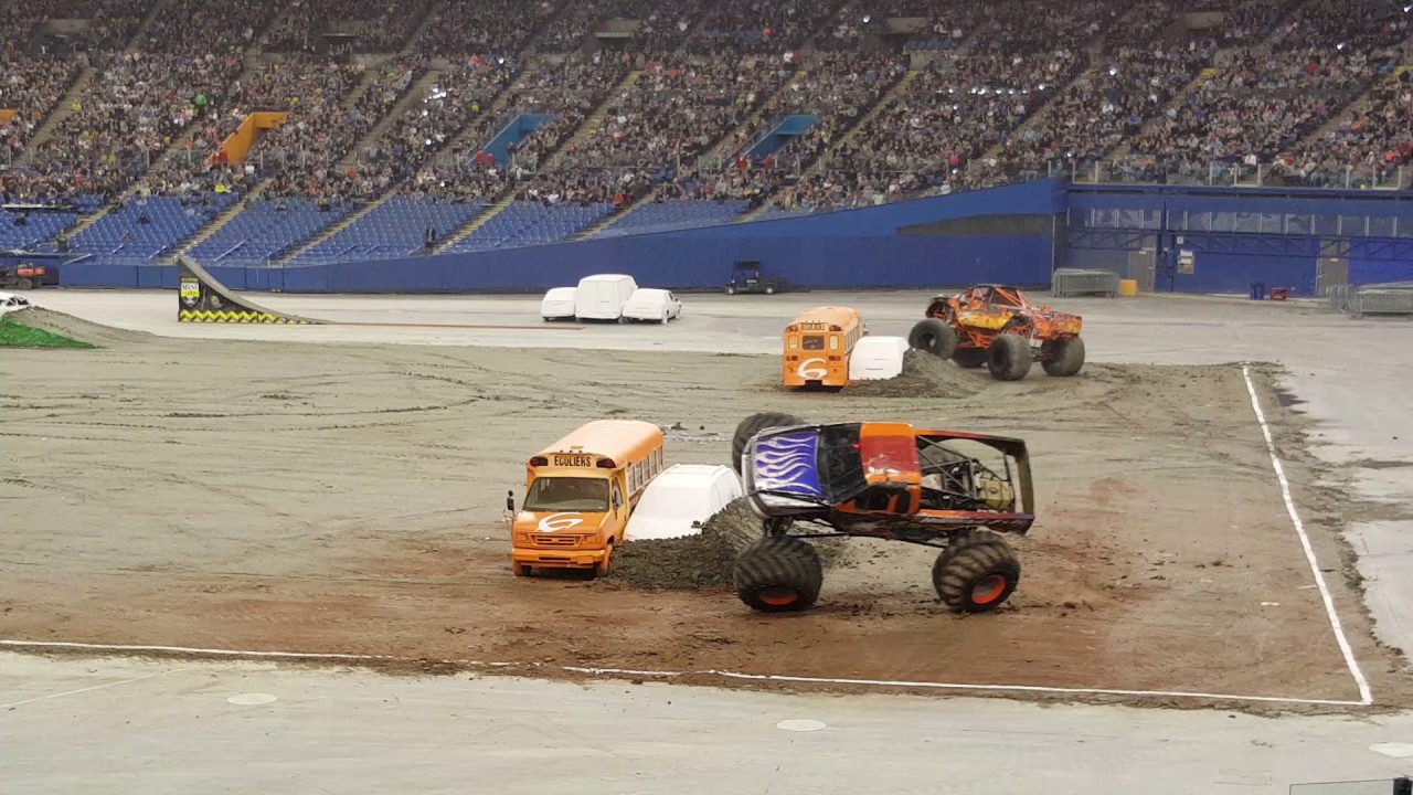 Monster truck montreal 2017 -2 - YouTube