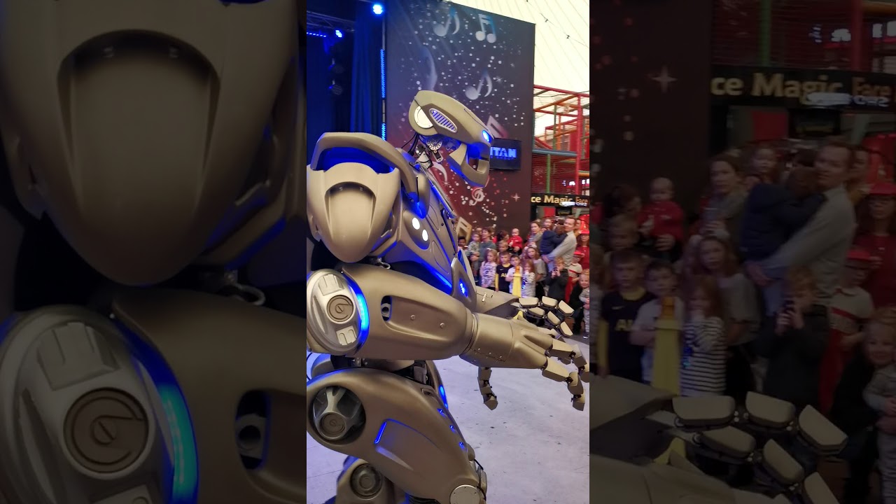 Titan the Robot. Butlins Bognor - YouTube