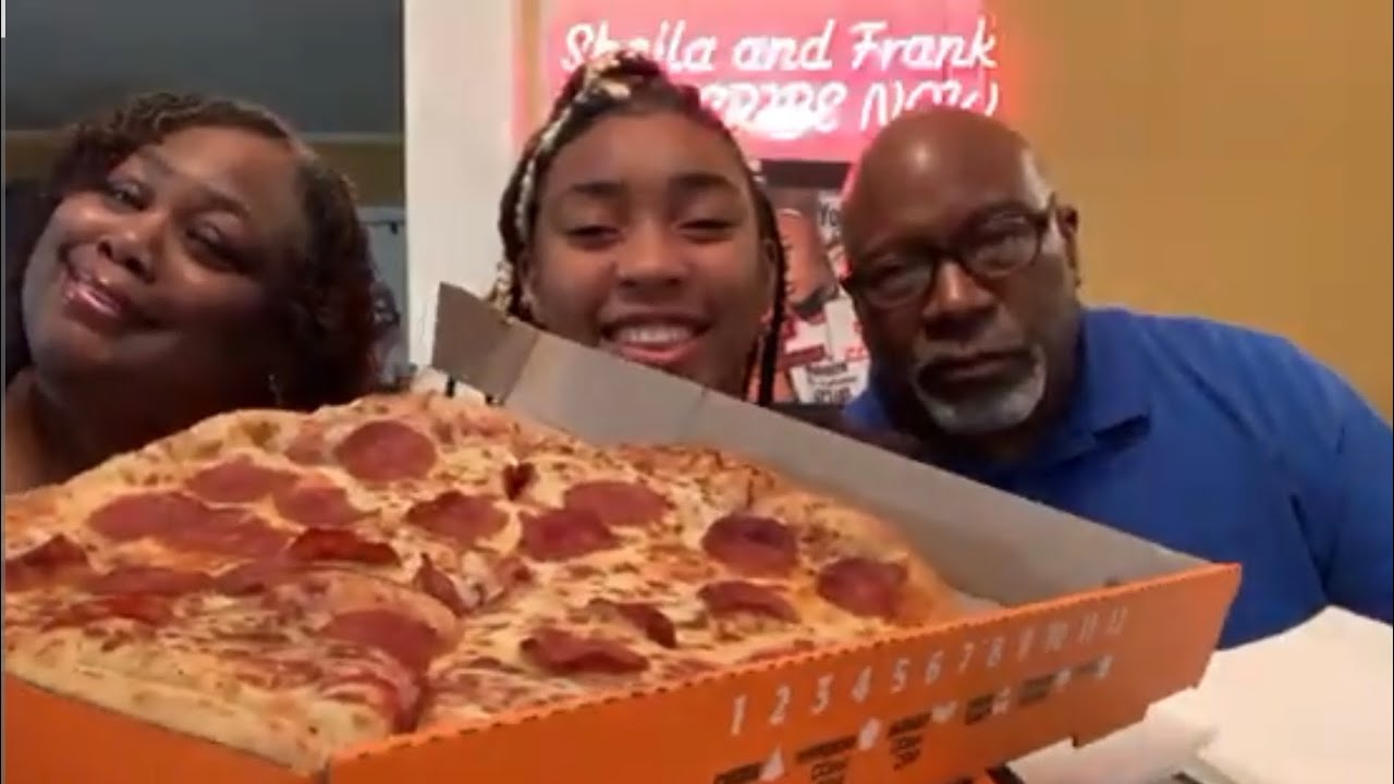 Little Caesars Pizza Pizza Night - YouTube