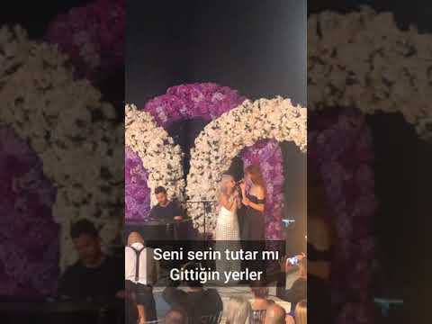 Ece Seçkin düğününde şarkı söylüyor - Olsun(lyrics) ( ah senin o gözünün içine bakarken)