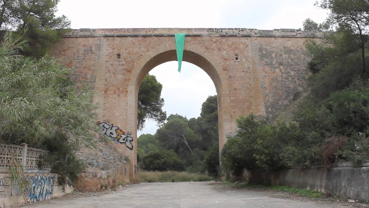 Pont del Torrent des Jueus tenyit de verd per la #VagaIndefinidaDocents ...
