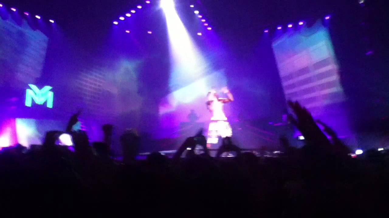 Lil Wayne Tapout Live Concert Le Dome Marseille - YouTube